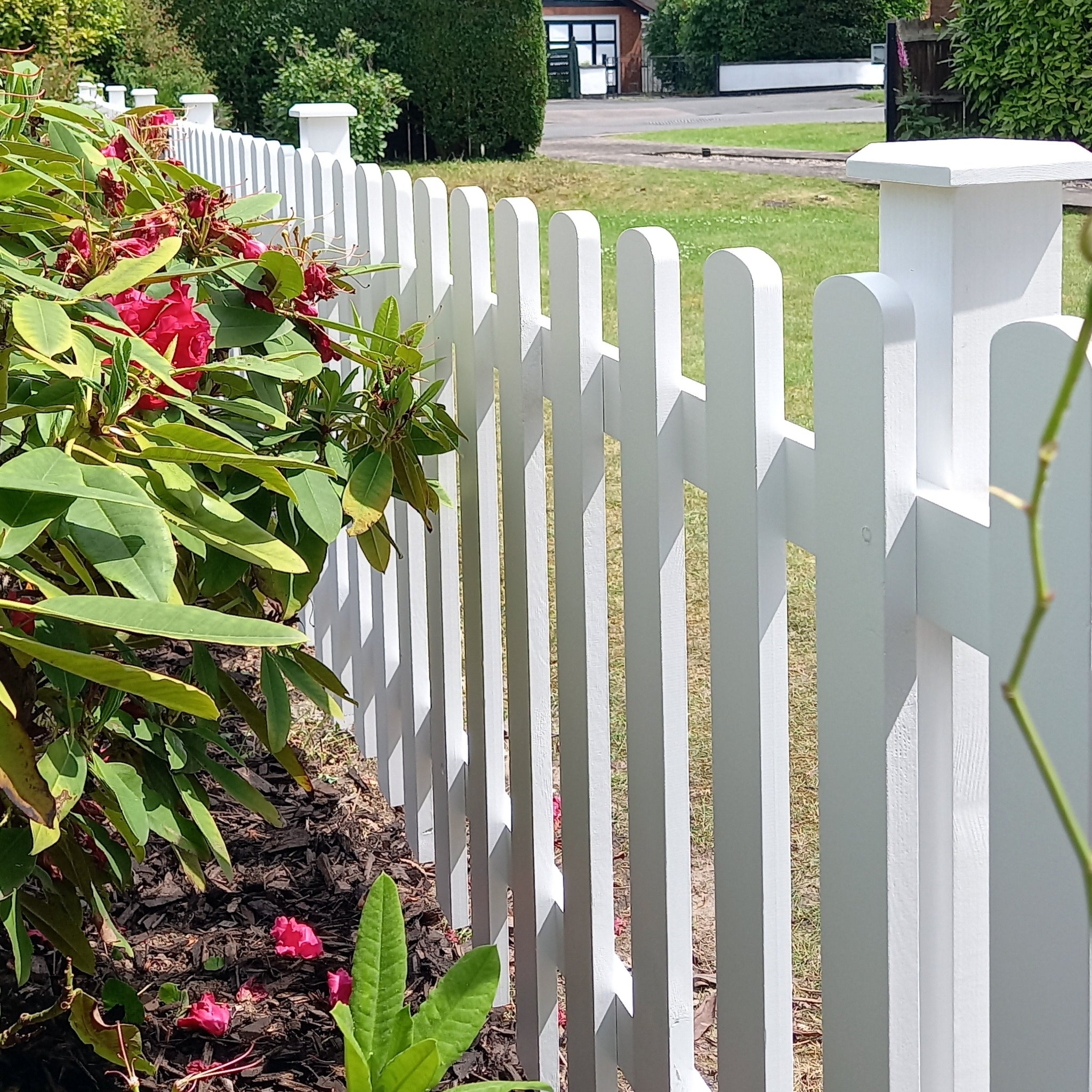 Finished White Rounded Top – The Picket Fence Company