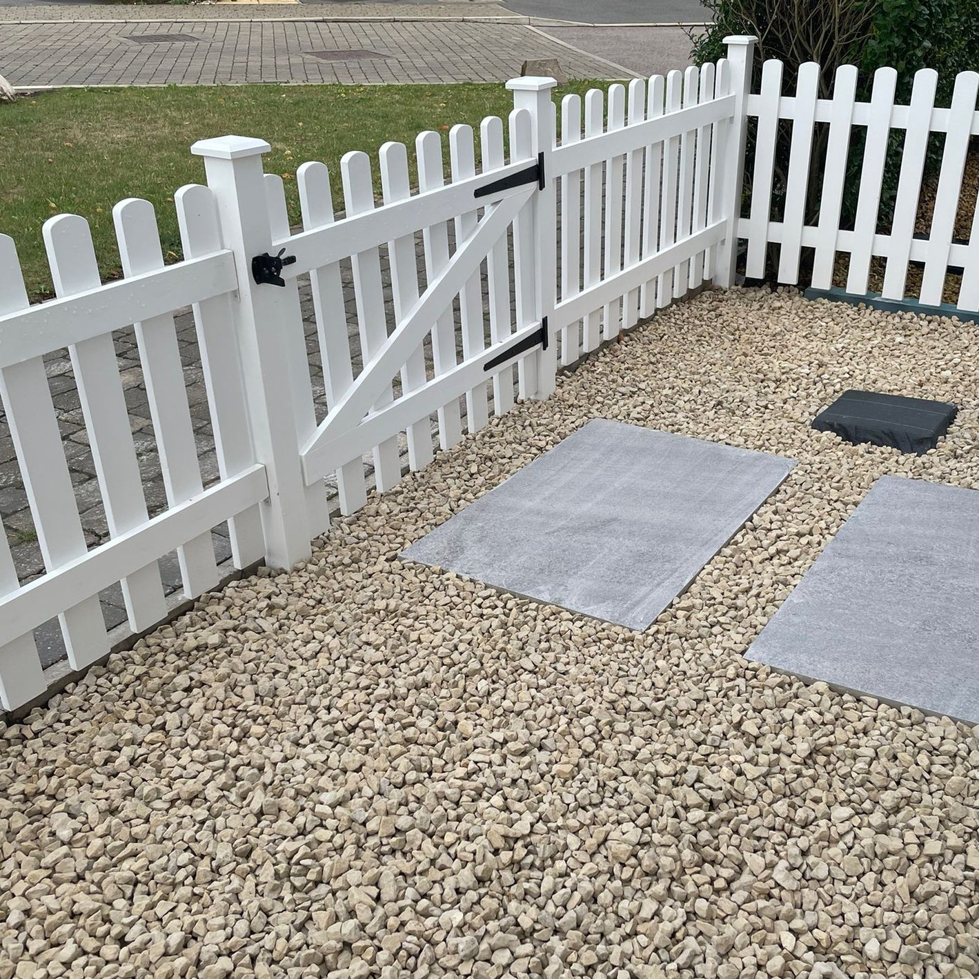 Finished White Rounded Top – The Picket Fence Company