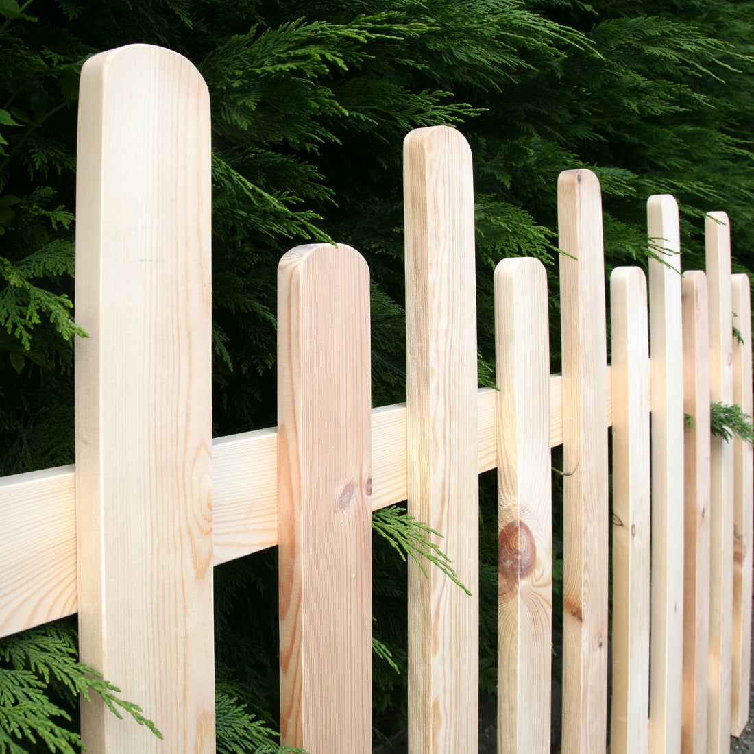 Natural High-Low Panel with Rounded Tops. – The Picket Fence Company
